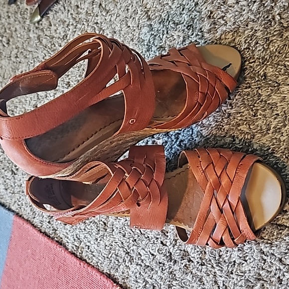 Indigo | Shoes | Stunning Indigo By Clarks Wedge Strappy Sandal | Poshmark